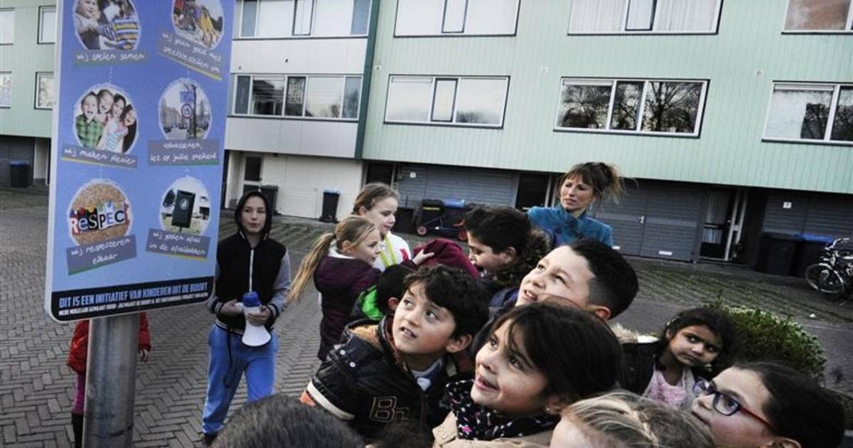 Alifa Enschede onthult bord met gedragswensen | Enschede | tubantia.nl