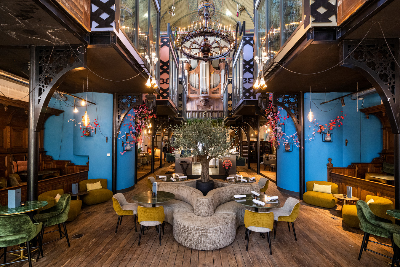 Bij The Church staat chef-kok Bart heel terecht achter het altaar ...