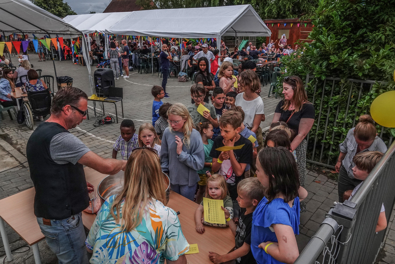 Basisschool de Droomhut viert eerste schoolfeest met nieuwe mascotte ...