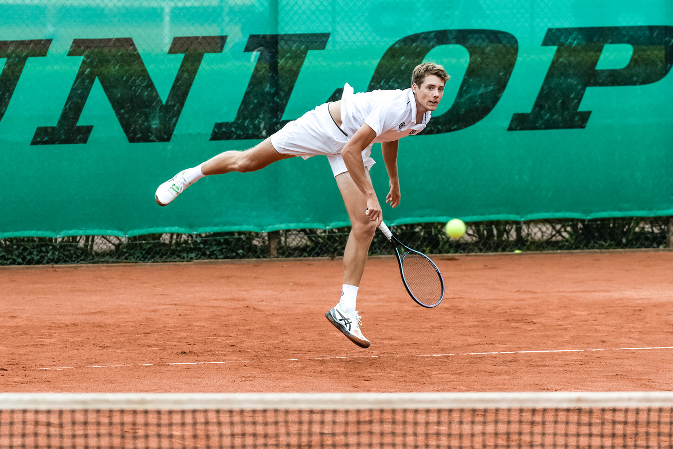 De tenniswereld ligt aan de voeten van Pieter de Lange (16) van LTC ...