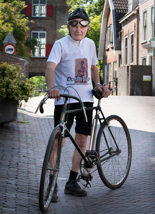 Hij is 88 jaar, maar fietsfanaat Harry racet nog regelmatig op fiets ...