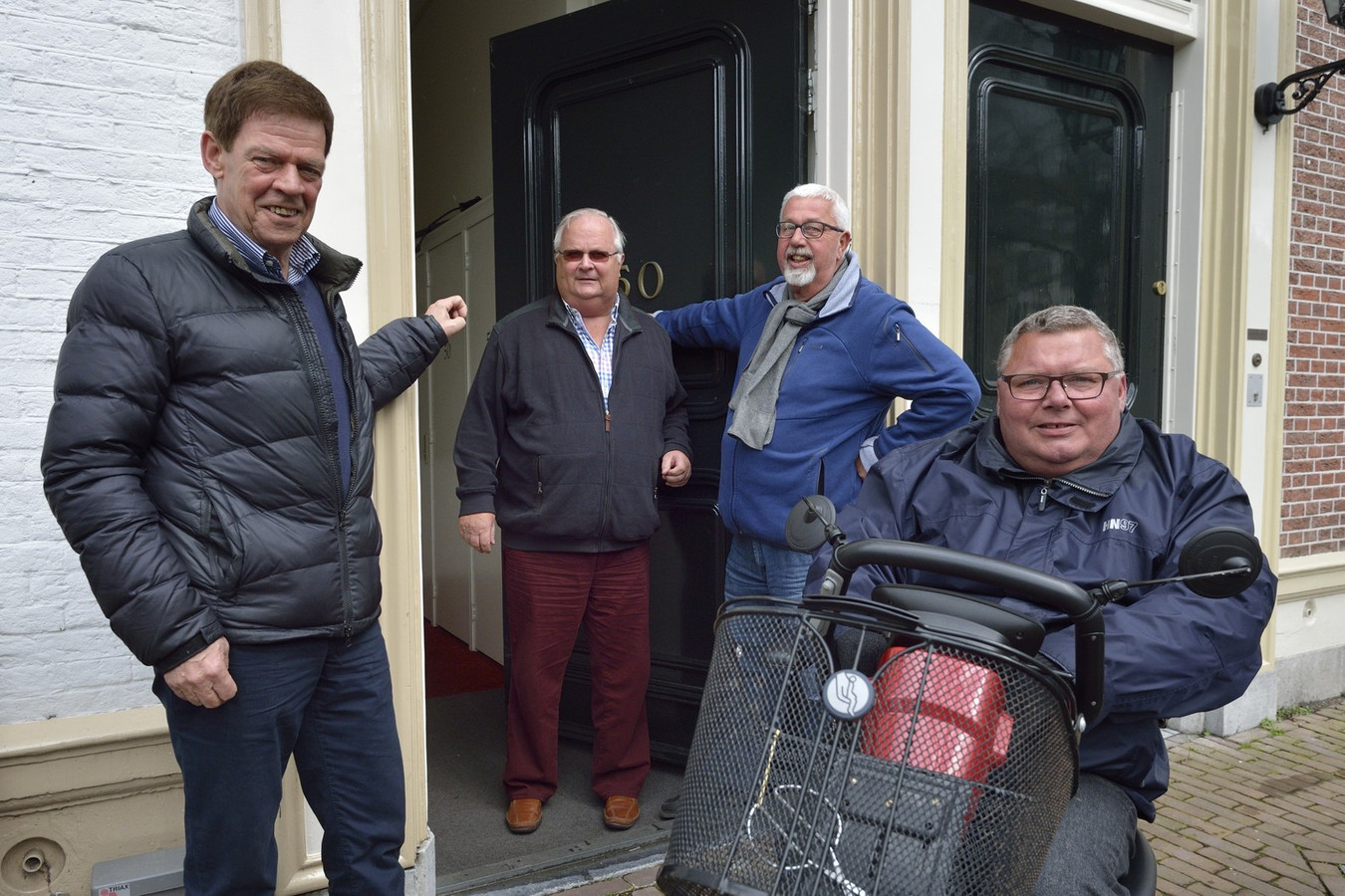 Medewerkers roemruchte soos na 25 jaar even terug | Foto | AD.nl