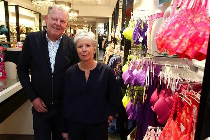 Lingeriewinkel bestaat 60 jaar: ‘Ik zie een vrouw en zie een figuur, en ...