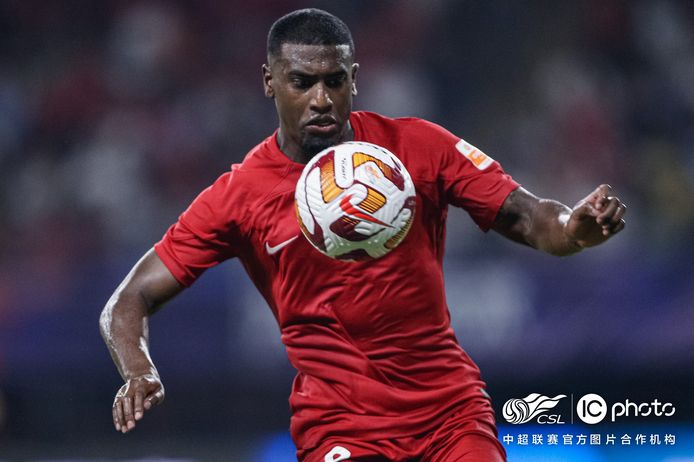 Niet Wout Weghorst of Xavi Simons, maar Tyrone Conraad kan meest ...