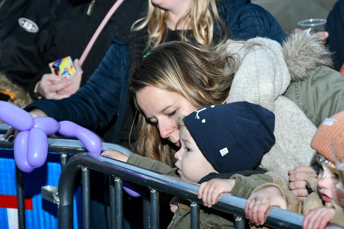 IN BEELD. 41e Sint-Maartensstoet lokt massa mensen: “Heel blij dat we ...