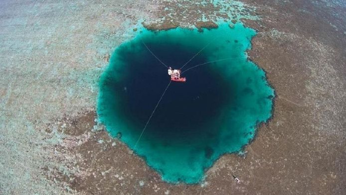 C'est le trou bleu le plus profond du monde | Ecologie | 7sur7.be
