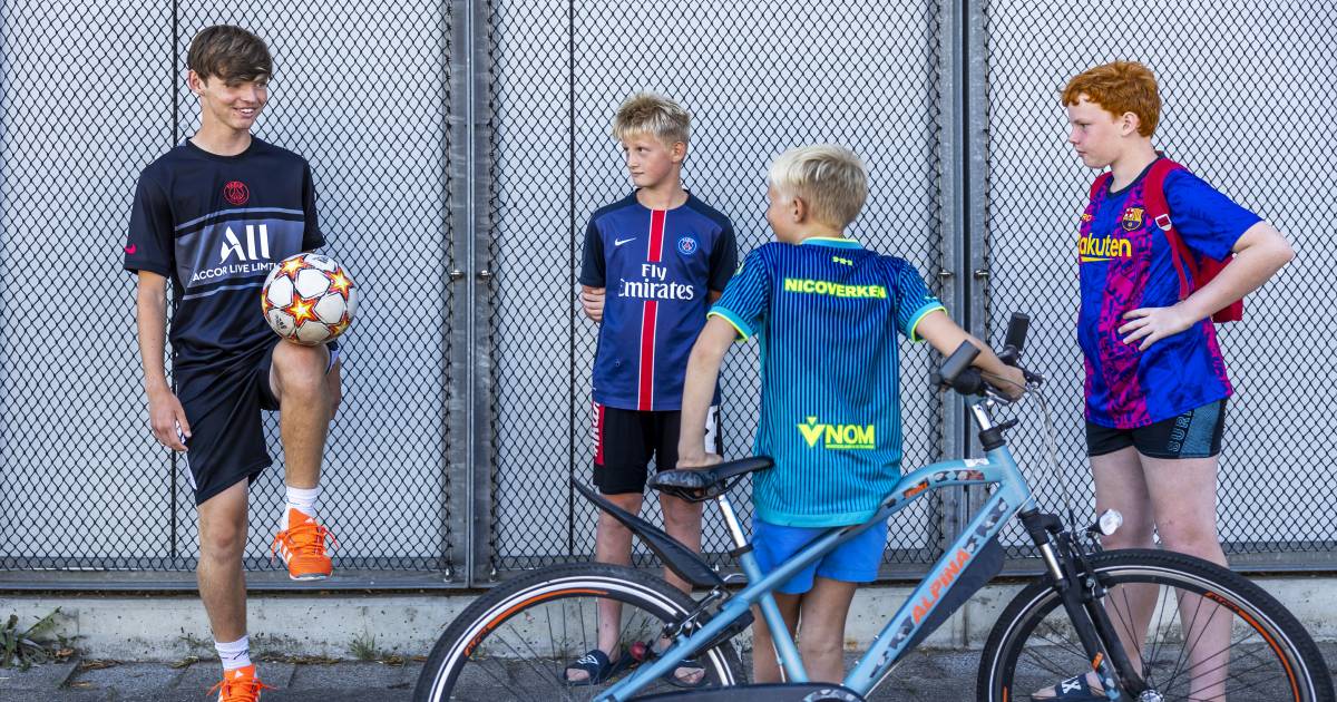 Joris (18) ging van school om voetbalvideo's te maken, nu voor 1,2 ...