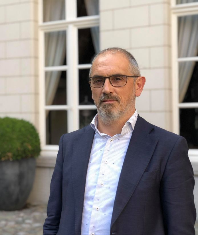 Michel Maus, die als Pro League-expert gesjoemel van makelaars wou ...