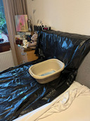 Joke (79) zocht rust maar kreeg herrie: ‘Ze hebben haar met d’r hondje ...