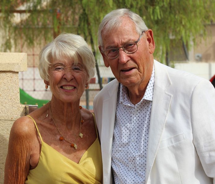 De vonk sloeg bij Helga en Henk over tijdens de laatste dans op een feestavond in 1959 | Best ...