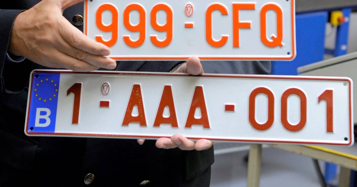 Vrijspraak voor bestuurder die met valse nummerplaat betrapt werd ...