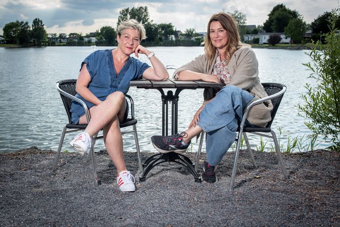 De tantes uit ‘Nonkels’: Isabelle Van Hecke en Emilie De Roo. “Het ...