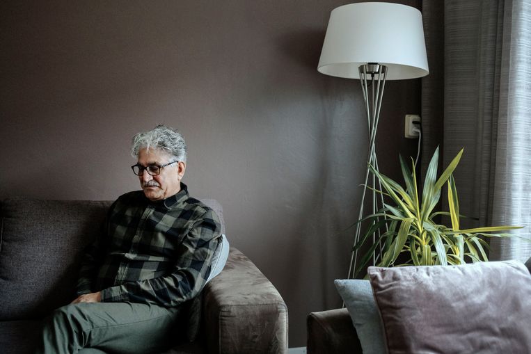 Sinds Jawid als oorlogsmisdadiger is bestempeld staat zijn leven stil