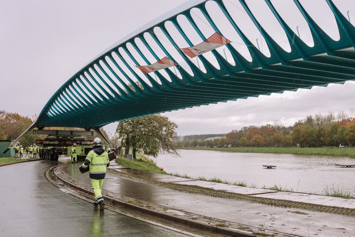 Nieuwe fietsbrug over Watersportbaan gaat vrijdag open: dagelijks meer dan 3.000 voetgangers en ...