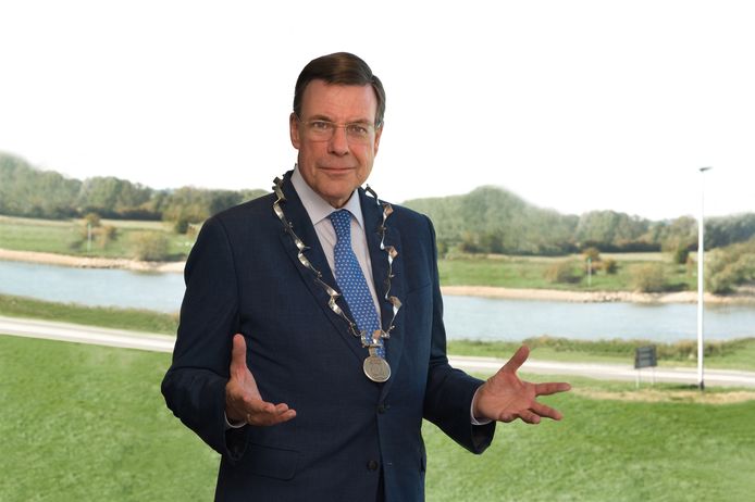 Burgemeester van Olst-Wijhe Ton Strien (64) stopt na 15 jaar: ‘Het ...