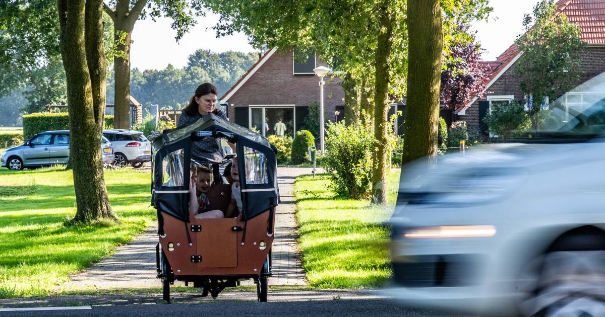 Hoe één weg het leven in dit Sallandse dorp al generatieslang ...