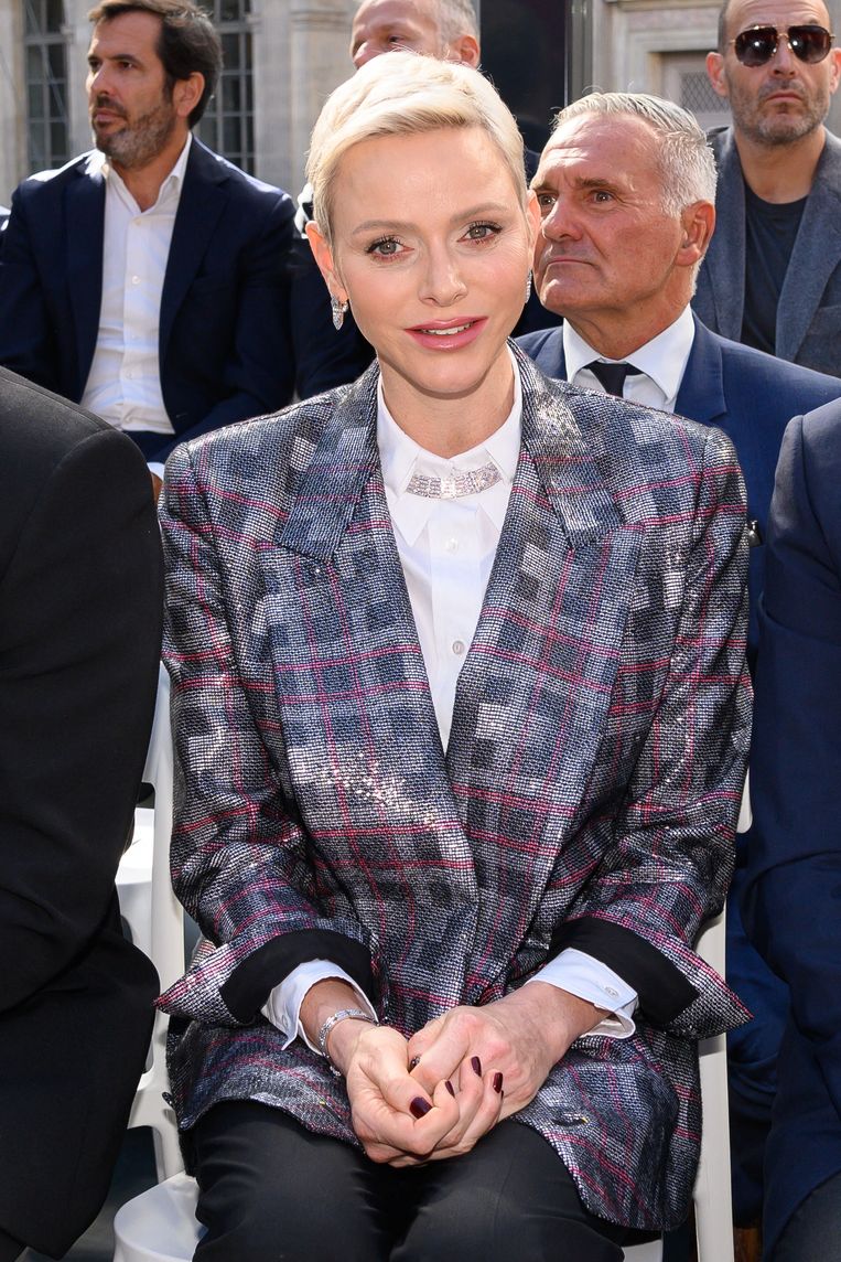 Prinses Charlene schittert front row bij Louis Vuitton in prachtig colbert