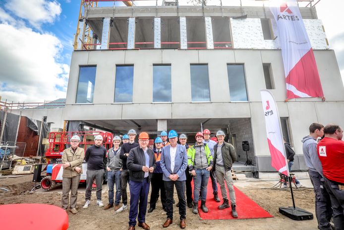 Realisatie van nieuw administratief centrum in Sint-Andries bereikt nieuwe mijlpaal met ...