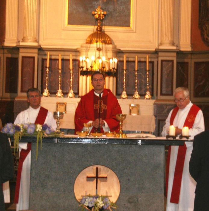 Dubbel feest voor pastoor Jan Coppens | Erpe-Mere | hln.be