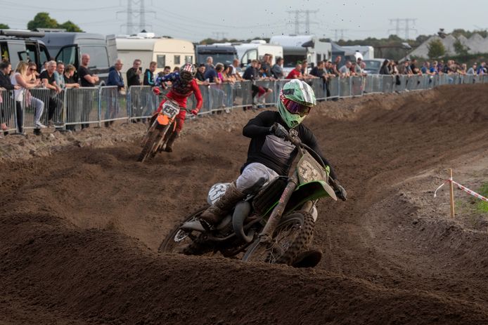 Zelfs spectaculaire val kan Jamie Lucas niet van WBMC-titel houden ...