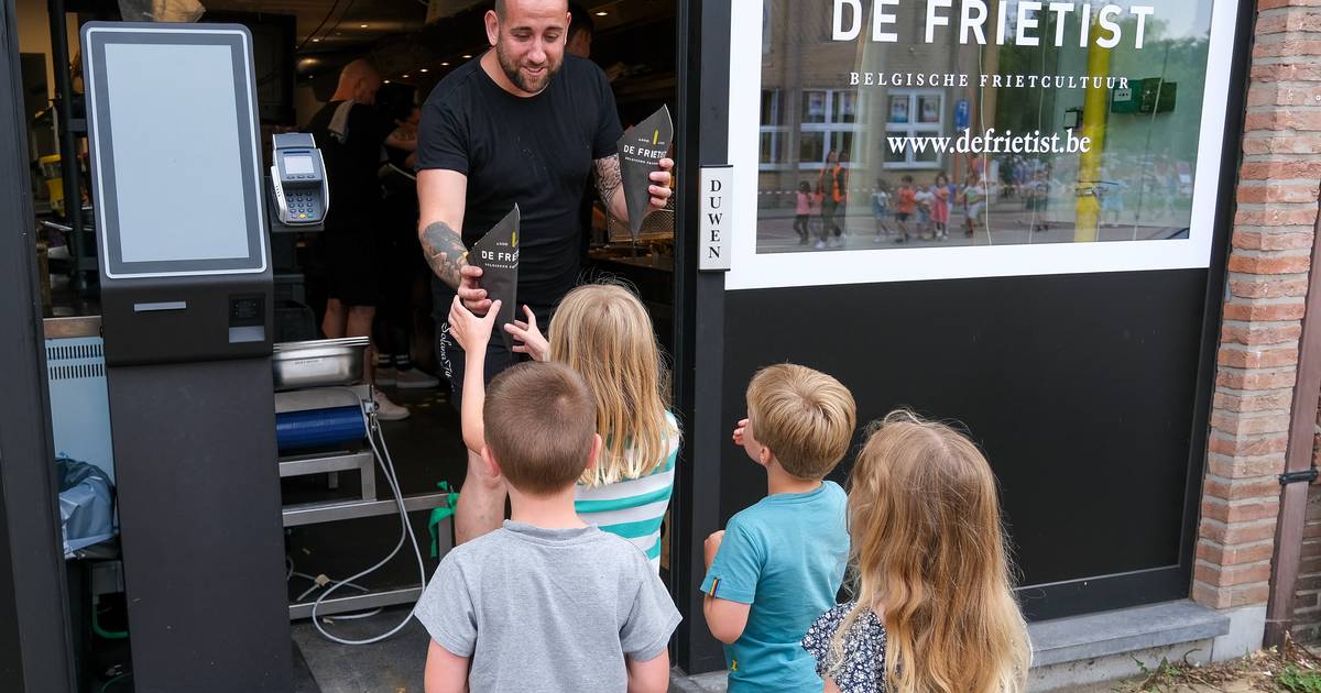 Uitbater frituur laat klant zelf kiezen tussen A- en goedkopere B ...