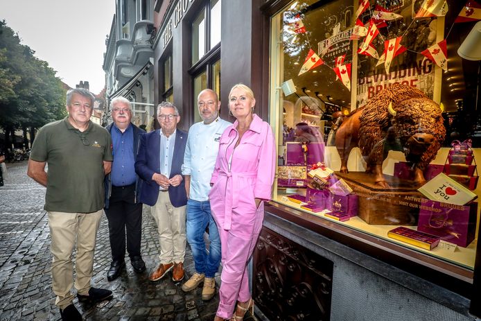KIJK. Chocolatier Dominique Persoone zet zijn etalage in Brugge ...