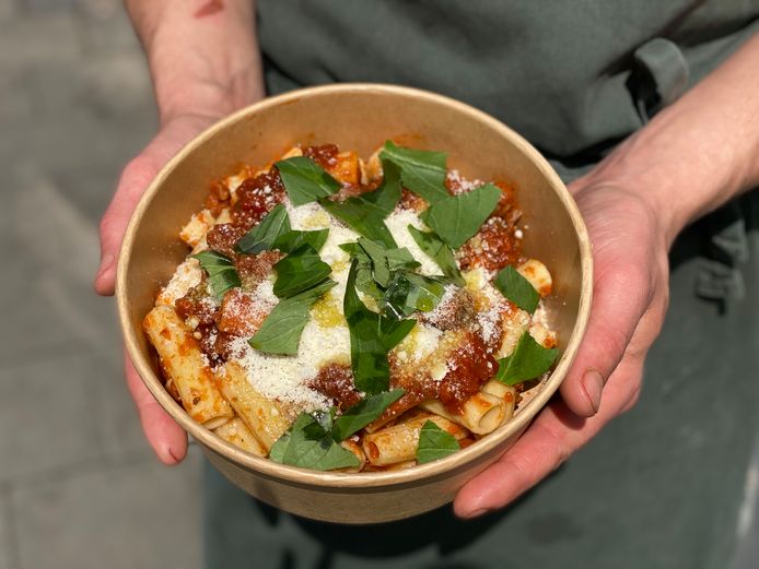 Nieuwe pastabar geopend in hartje Gent: “We warmen de pasta verder op ...