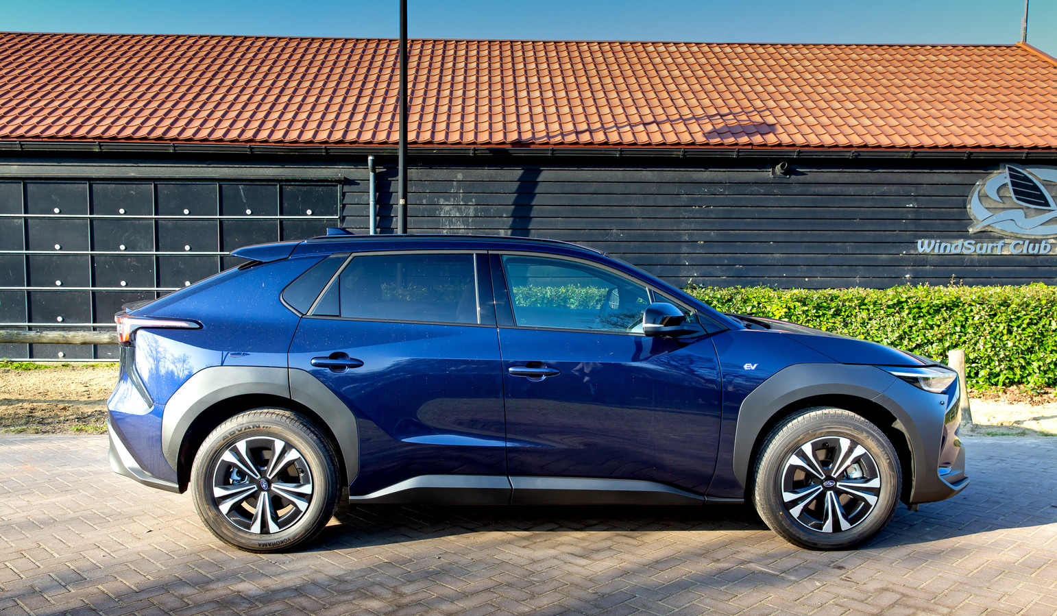 Test Subaru Solterra: elektrische 4x4 vergeet de caravan | Foto | AD.nl