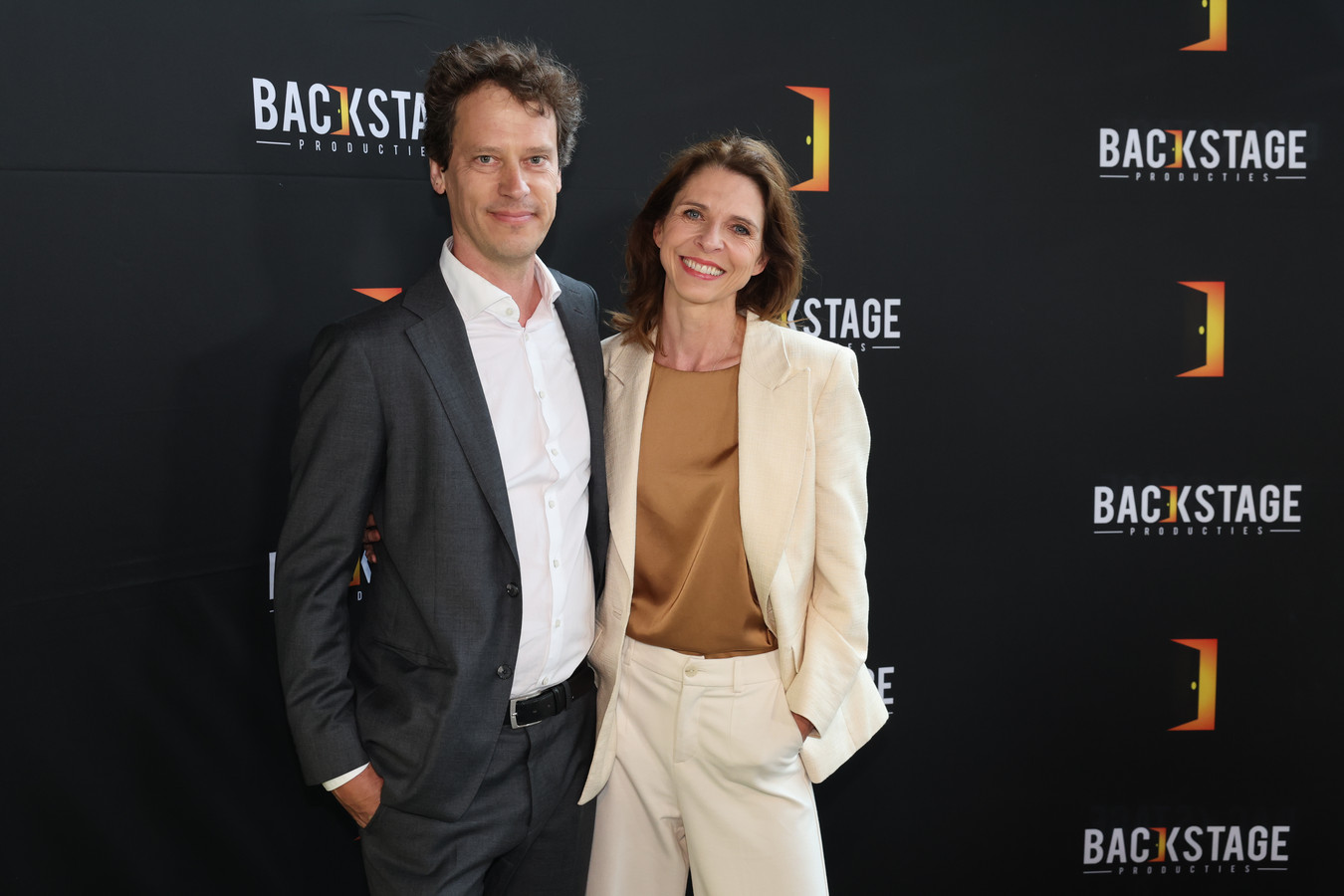 IN BEELD. Nathalie Meskens brengt hond mee naar première ‘Aspe’ en ...