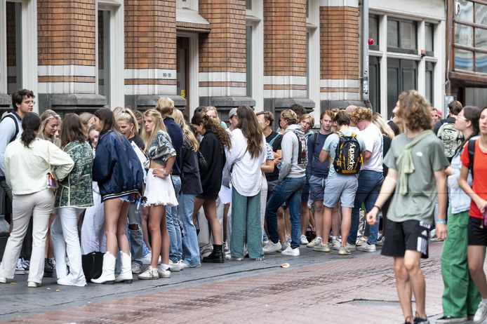 Disputen Amsterdamse corps onder toezicht om nieuwe excessen te ...