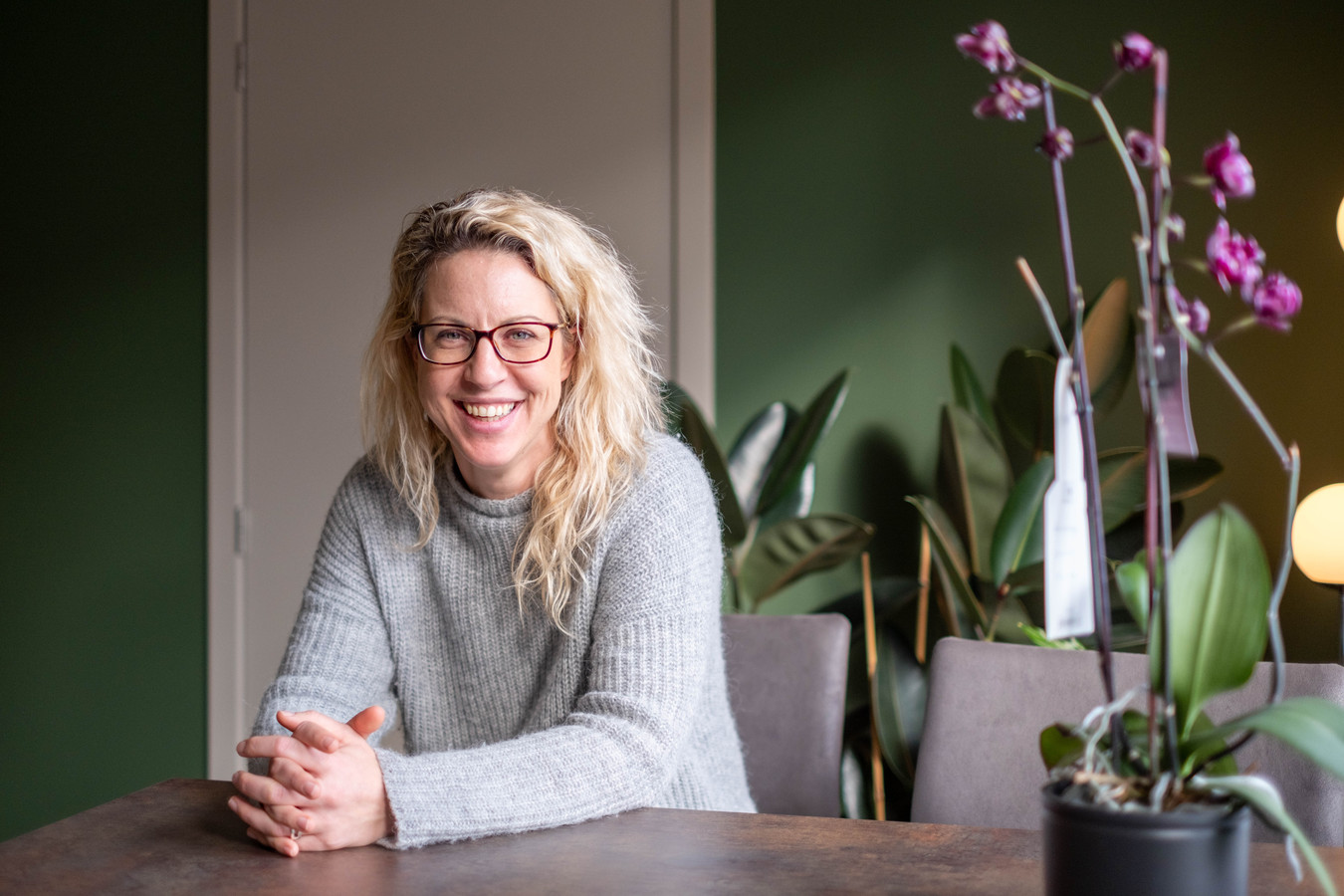 Anne De Ron legt eed af als nieuwe schepen: “Combinatie met eigen zaak ...