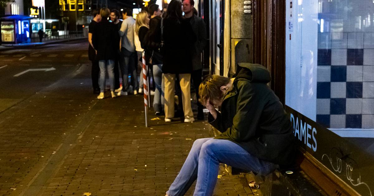 Kotsen, schreeuwen en veel, heel veel sterke drank: zo gaat de ‘nieuwe ...