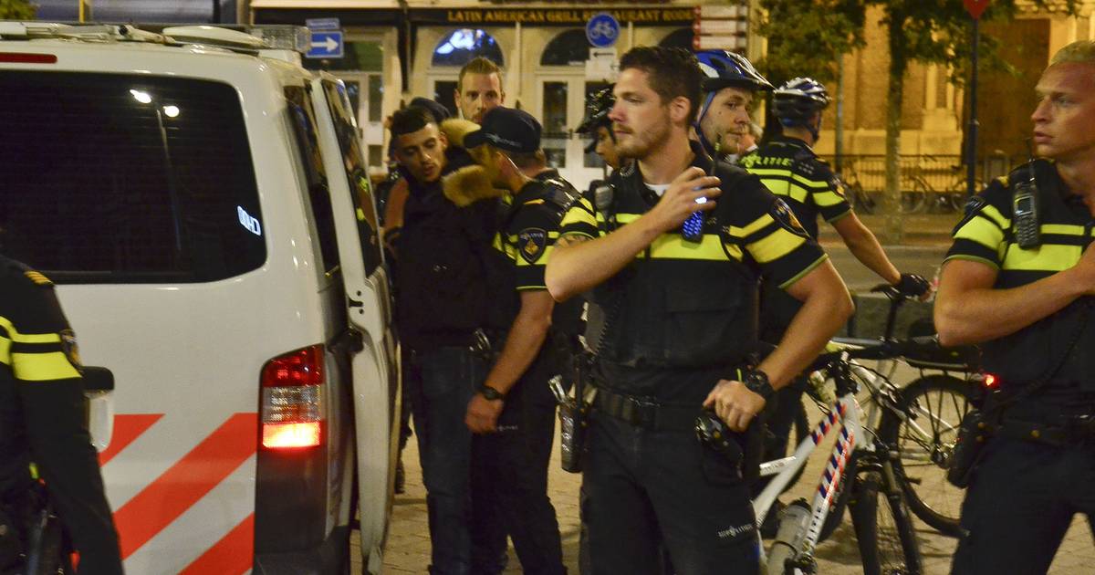 Rapper Boef krijgt regels: niet filmen en praten met politie | Show | AD.nl