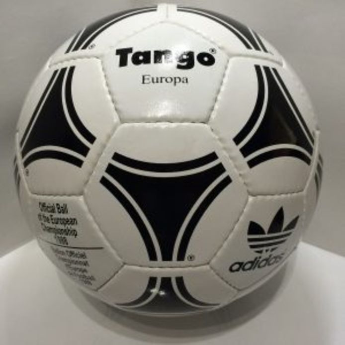 Van de Tango Mundial tot de Uniforia: de tien EK-ballen door de jaren ...