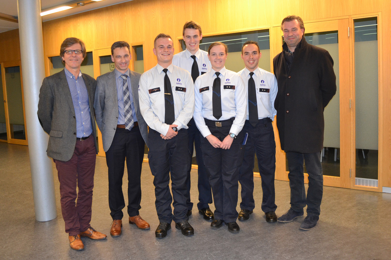 Vier nieuwe agenten bij politiezone Gavers | Foto | hln.be