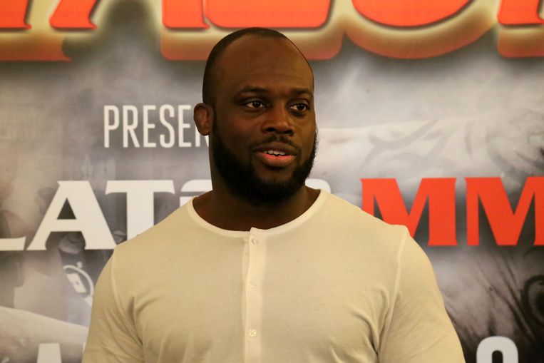MMA-vechter Melvin Manhoef rijdt inbrekers klem in Landsmeer en slaat ...
