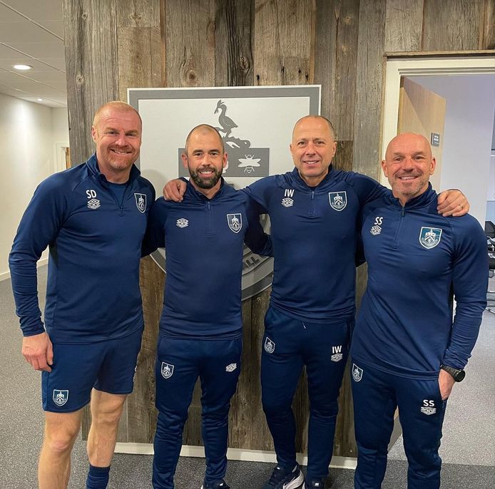 Everton-coach Dyche doet beroep op Defour om Onana kneepjes van het vak ...