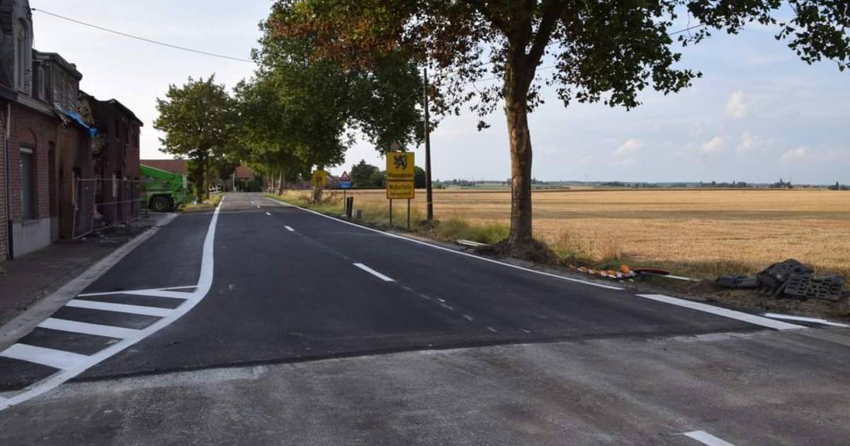 Kruispunt na verschrikkelijk dodelijk ongeval na tien dagen terug open voor verkeer | Heuvelland ...