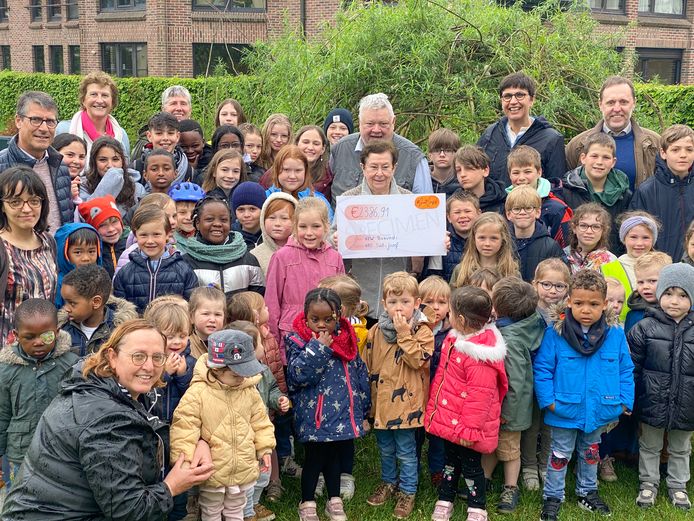 KBO St.-Jozef schenkt bijna 2.400 euro aan vzw Projecten Burundi: “We bouwen een vredesdorp met ...