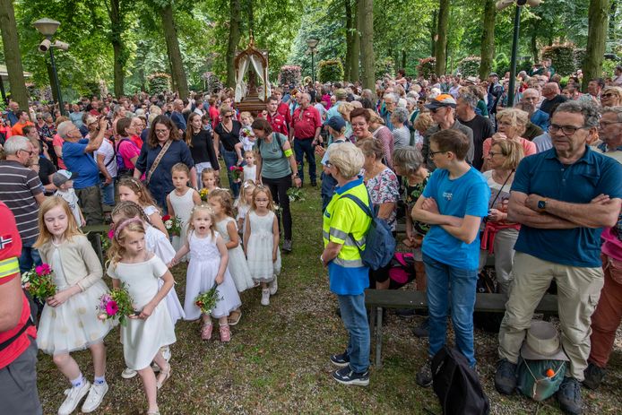 Handel weer in het teken van de jaarlijkse processie uit Valkenswaard ...