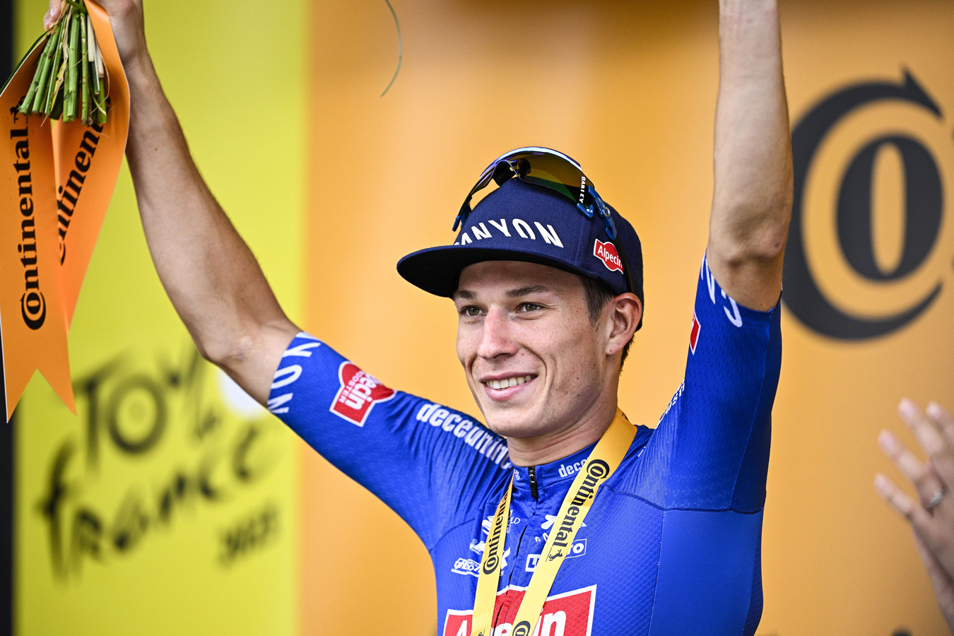 Jasper Philipsen snapt dat Mathieu van der Poel hem deze keer niet ...