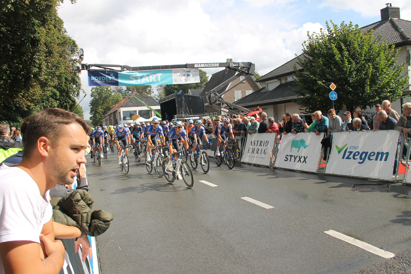 Nieuwe start, maar volksfeest als vanouds bij Izegem Koers: “We hebben ...
