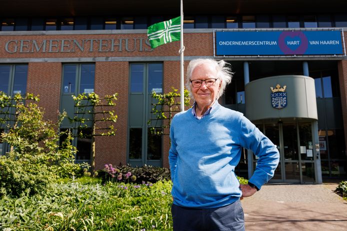 Het oude gemeentehuis platgooien? Doodzonde, vindt deze Haarenaar, dus komt hij in actie ...