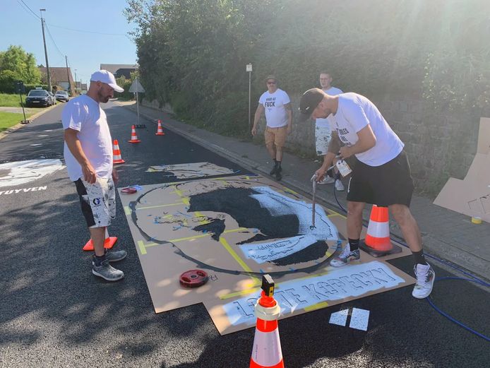 Graffititekening Remco Evenepoel siert Smeysberg | Huldenberg | hln.be