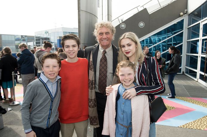 Femme fatale Barbara Sarafian en opa Jean-Marie met kleinkinderen: mooi ...