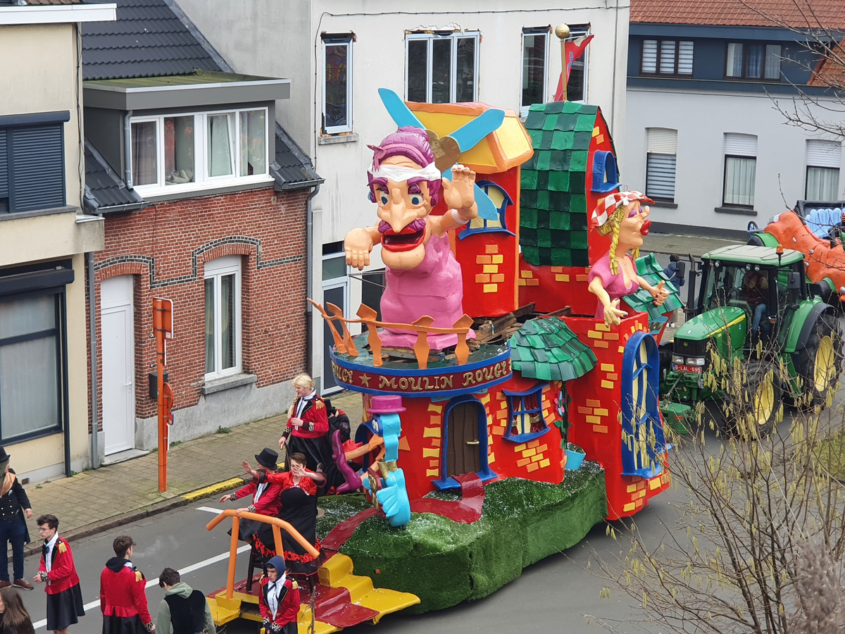 IN BEELD. Carnavalsstoet in Ossenkoppenstad | Foto | hln.be