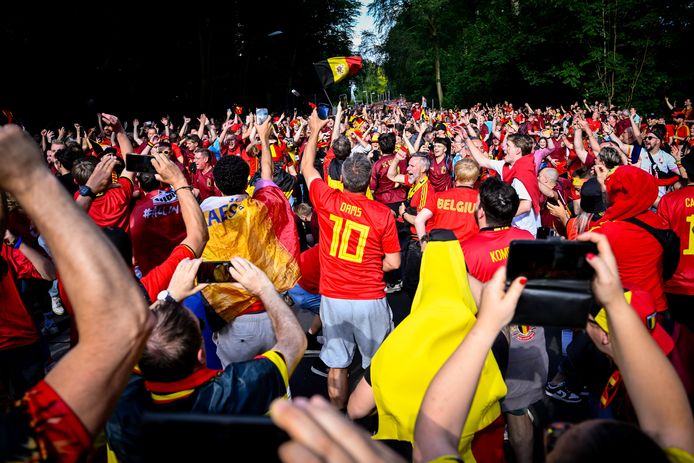 Une impressionnante marée rouge: les images des supporters belges dans ...