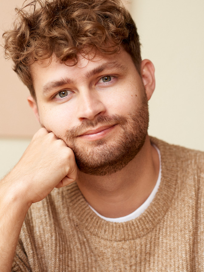 Bedreigde schrijver Pim Lammers draagt eenmalig gedicht voor op ...