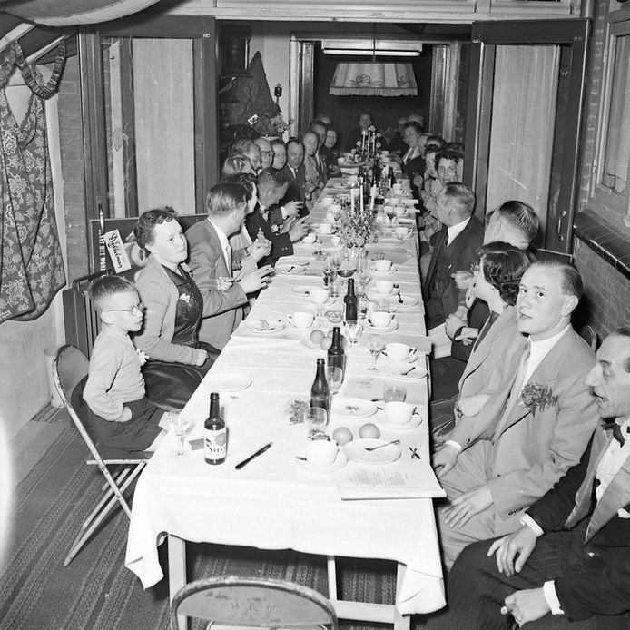 Het zilveren echtpaar Van Luyt vierde een feestje in 1953 | Eindhoven ...