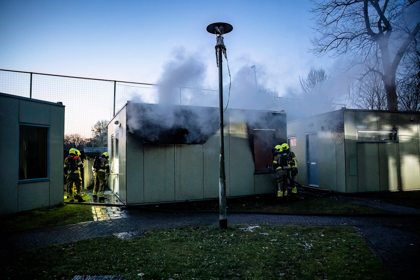 Woonunit van Skaeve Huse volledig verwoest door brand in Tilburg ...